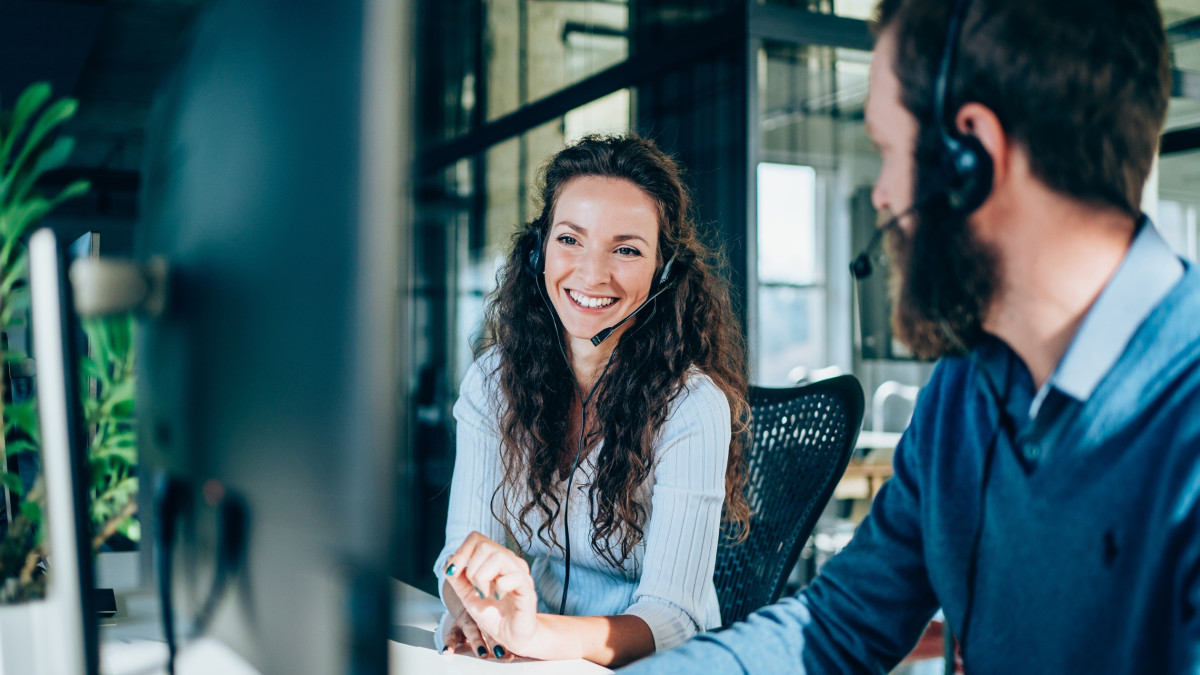 The Complete Beginner's Guide to Warm Call Transfer | DesignRush