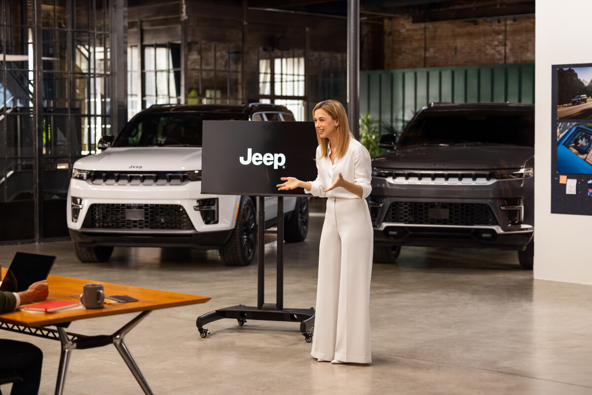 Iliza Shlesinger Stars in Jeep’s Hilarious Grand Wagoneer Ad | DesignRush
