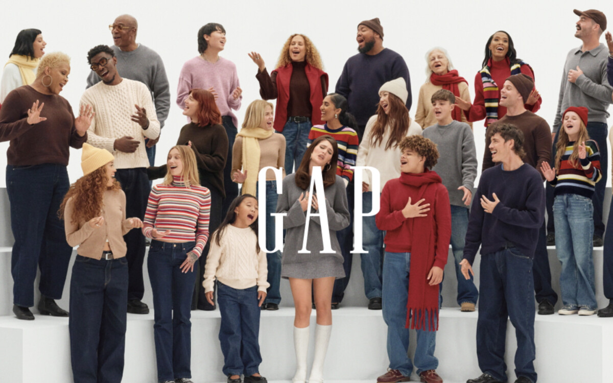 Gap’s Holiday Campaign Reimagines Miley Cyrus’ ‘The Climb’ | DesignRush