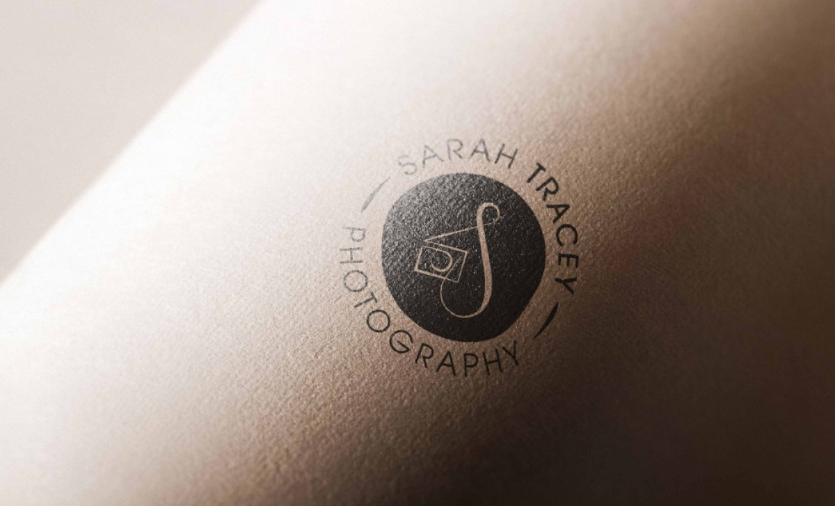 Sarah Tracey Photography Logo Design Analysis | DesignRush