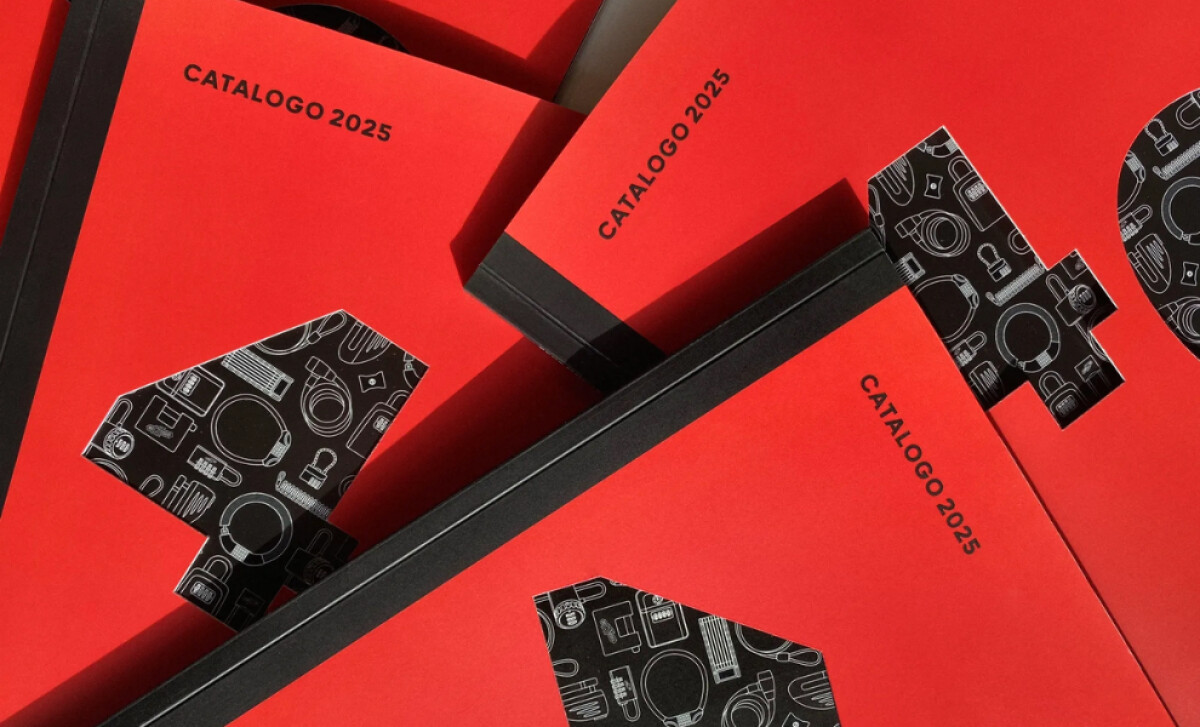 Catalogo ILSA 2025 Print Design Analysis | DesignRush